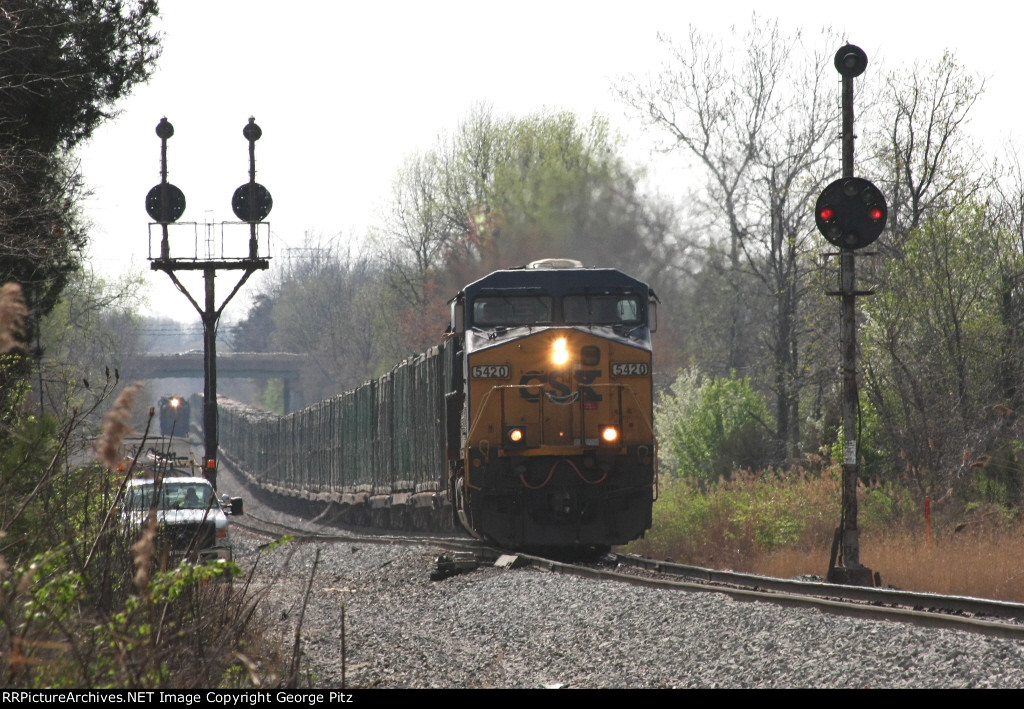 CSX 5420 and train Q702
